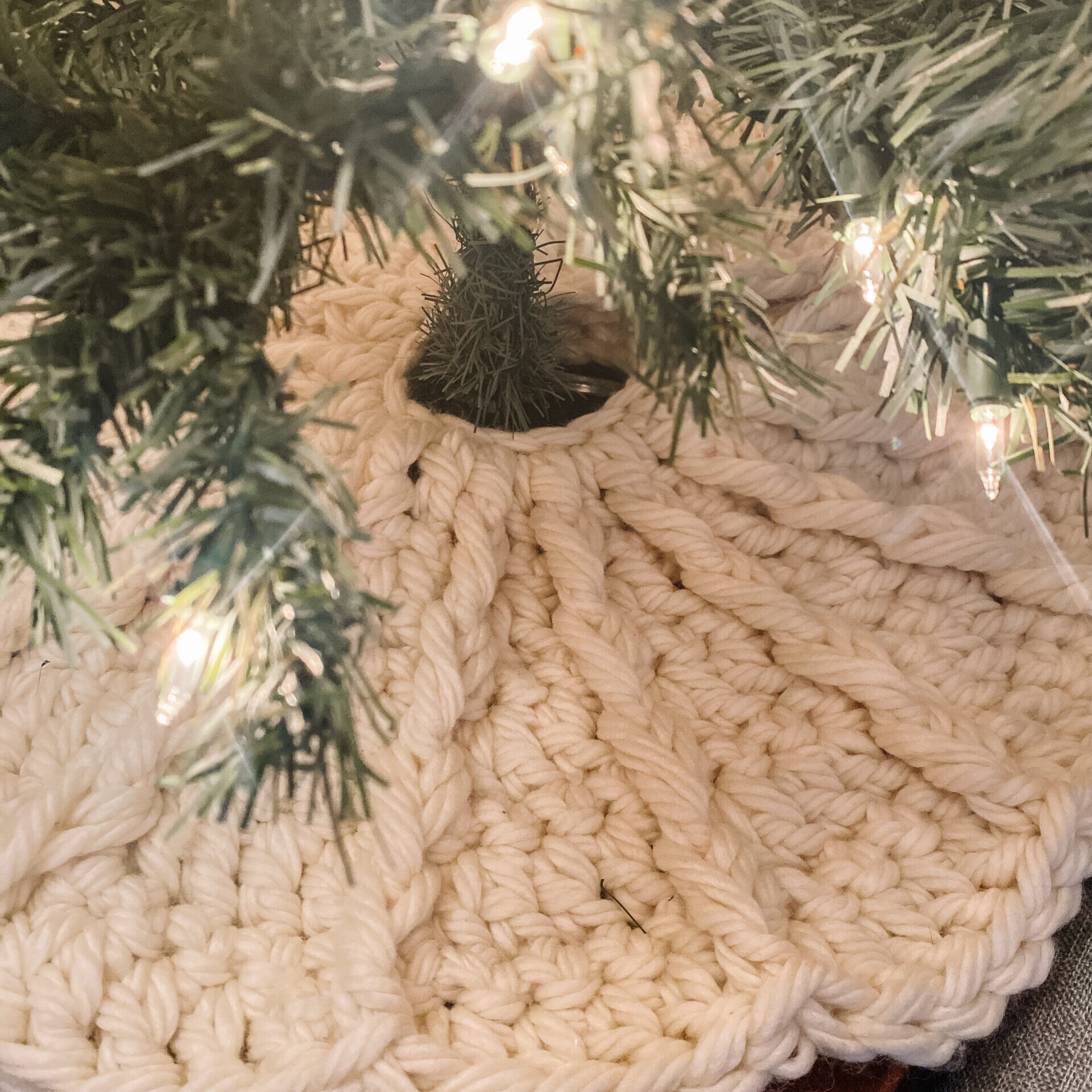 Braided Tree Skirt – FREE Pattern